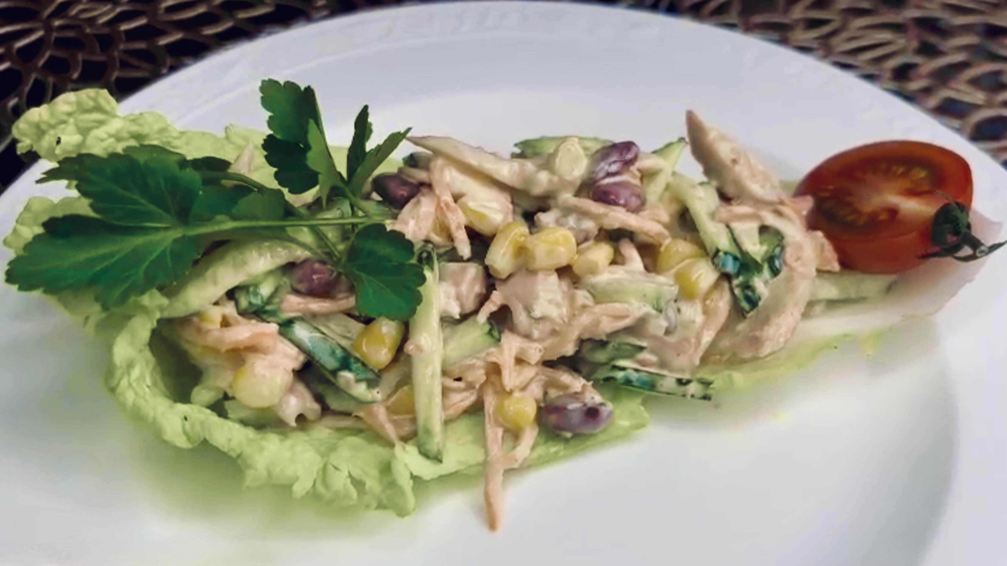 Салат на скорую руку с копчёной курочкой ?