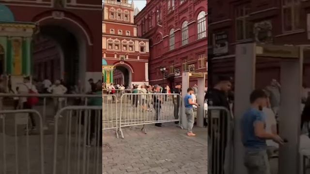 Сегодня было много желающих погулять на Красной площади