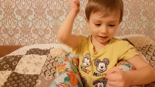 Стихотворение: сидели два медведя на тоненьком суку