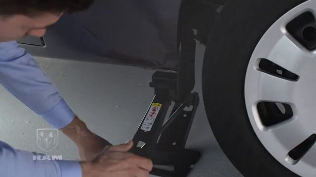 Jacking and Tire Changing | How To | 2021 Ram ProMaster City – смотреть ...