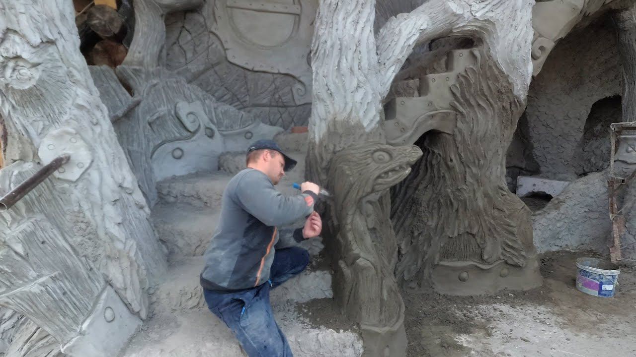 оформление  лестницы  в  доме,оформление  фасада  деревянного  дома.башня на крыше  из  арт  бетона