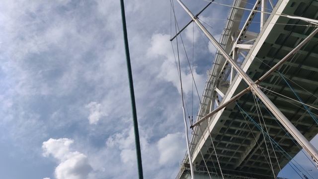 Проход под Крымским мостом