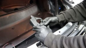 Rebuilding a salvage NISSAN GTR  part 2 ( FOUND A PART WORTH £1000 HIDDEN IN THE BOOT)