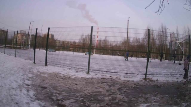 2017.11.22  Дед с Вовой гуляют у школы 4.