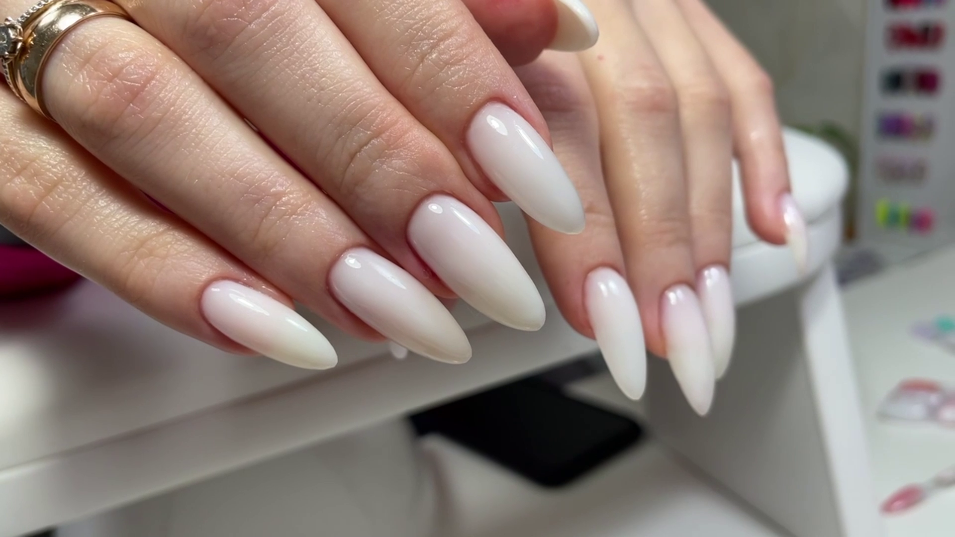 Клиенты приносят переношенные ногти