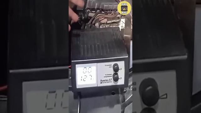 Можно ли заряжать аккумулятор прямо на автомобиле? #shorts #аккумулятор