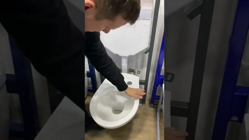 Инсталляция с унитазом Norm Fit с быстросъёмным сиденьем и оснащенного функцией микролифт.