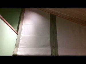 Шторы димаут с кантом на скошенное окно. Римские шторы на каждую створку. Карнизы для римских штор.