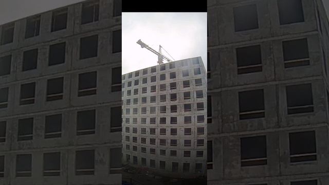 Работа башенного крана liebher