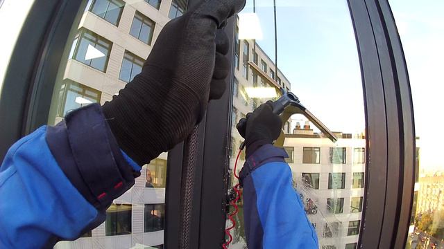 И снова стекломой. мою 10 этажку методом промышленного альпинизма.