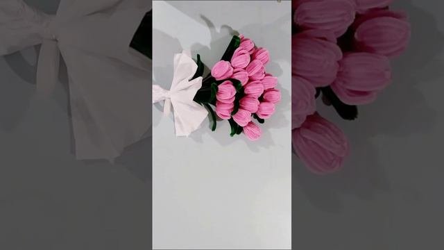 Видеоинструкция по сборке букета из розовых тюльпанов