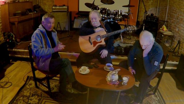 Николай  Михайлов  в своей программе 
о группах "савояры" и  "кочевники"