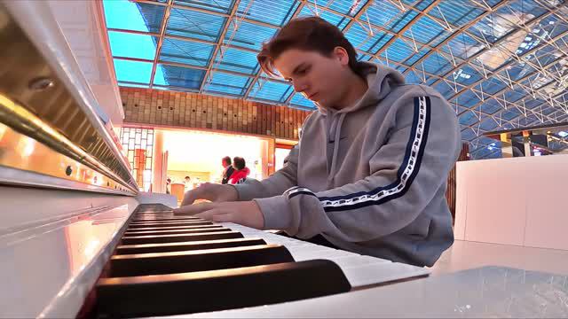 Interstellar Airport Piano Performance Paris Peter Buka