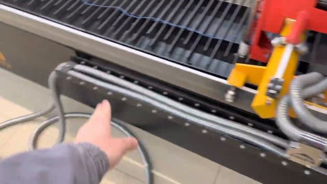 Хотите отдохнуть за 100$_ - толкните портал руками😀