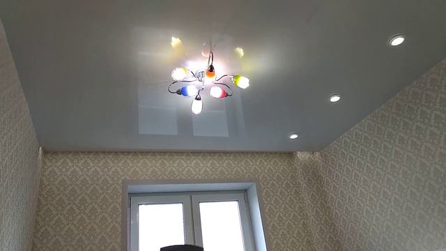 Светильники с ПДУ на натяжном потолке