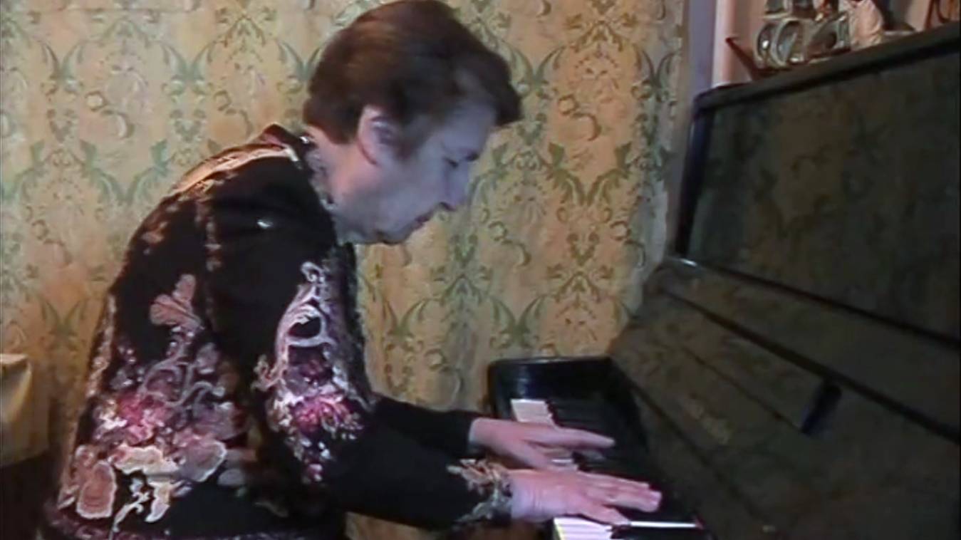 "Вальс" (Шопен). Играет Дьяченко Марина Петровна (80 лет).