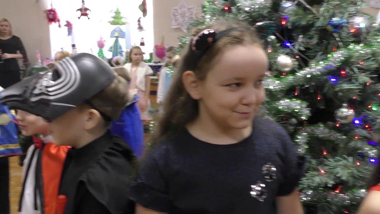 У новогодней елки школа15 27122018