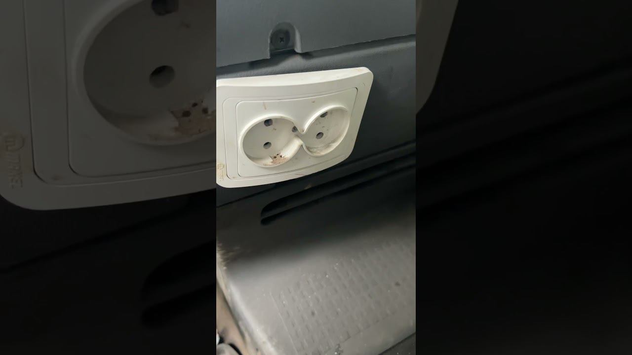 Розетка 220 В у Фольксваген Т4.