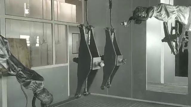 Строительная техника молится