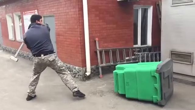 Контейнер для мусора. Проверка прочности.
