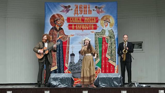 Артисты театра Живая вода, выступление 8 июля 2017 в Саду Эрмитаж. День семьи, любви и верности.