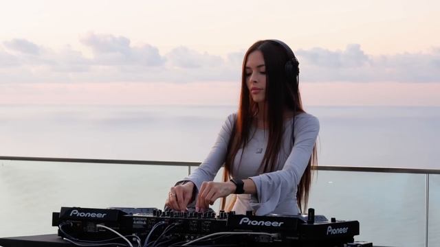XeniaDiamond - Live Afro House, Melodic Techno DJ Mix 2024