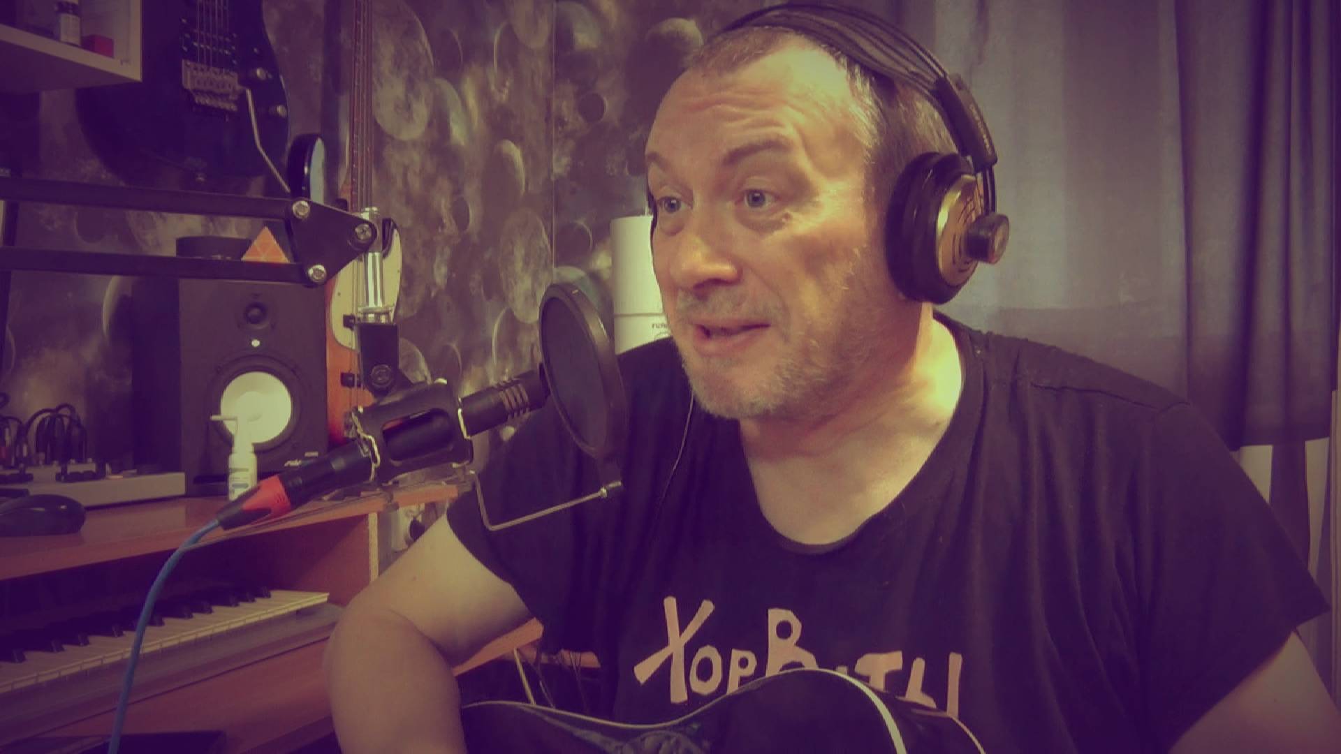 Валерий Сальников - По Ангаре плывёт Крокодил