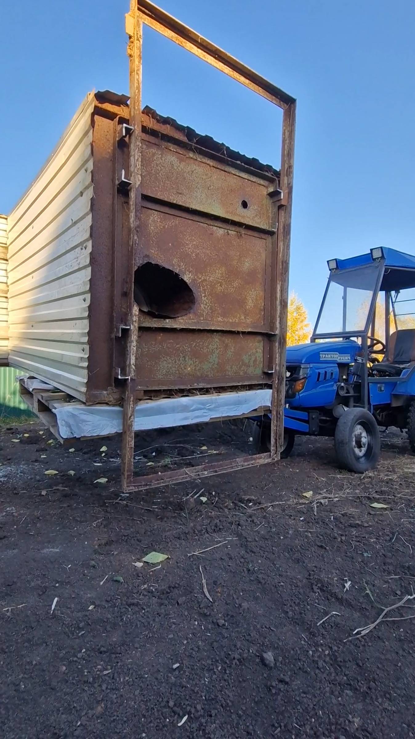 Трактор Паша против деревенского сортира