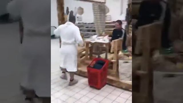 ПОПАРИЛСЯ В ТОРГОВОМ ЦЕНТРЕ ,БЕСПРЕДЕЛ В ТЦ !!!! Сибирская баня