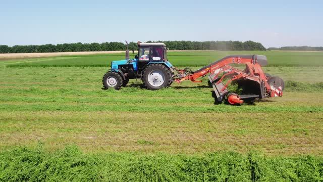 Отзыв о ленточном валкообразователи MERGE MAXX 950