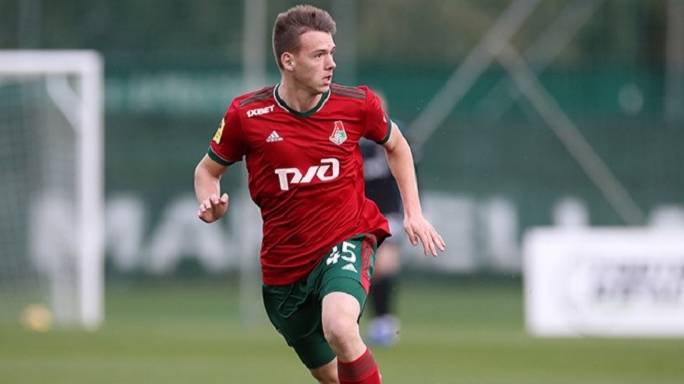 Защитник Александр Сильянов меняет ход игры
