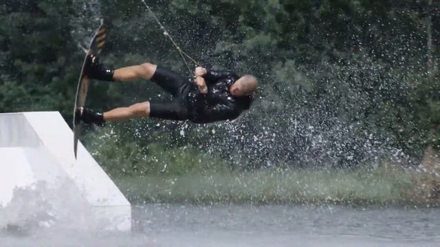 Вейкбординг. Эффект Glitch на видео и текстах в Premier Pro