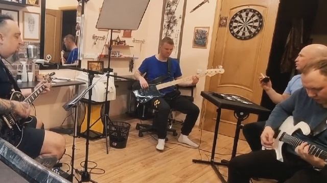 Молодым - акустика.