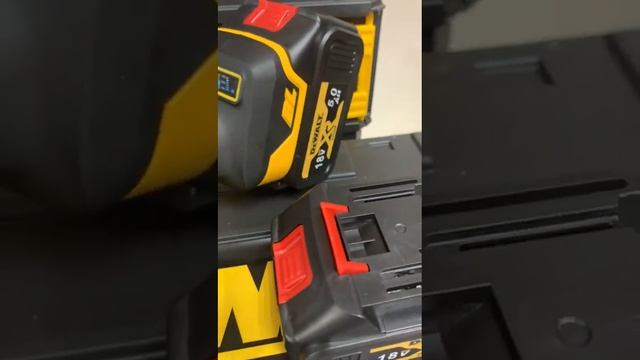 Угловая шлифмашинка аккумуляторная 125мм Dewalt