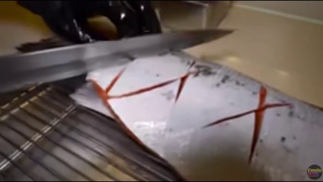 Обед с ребрышками, морепродуктами и десертом.