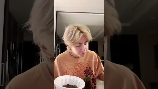 13. 08. 2023 Hi ЭФИР BTS LIVE taehyung V