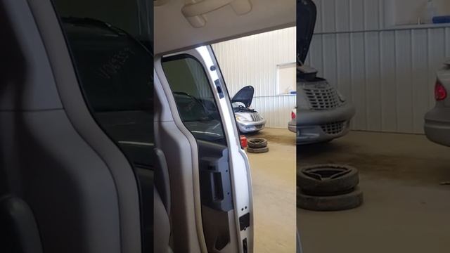 DI1063 - 2008 Chrysler Town & Country Touring ED - Driver Left Rear Power Sliding Door
