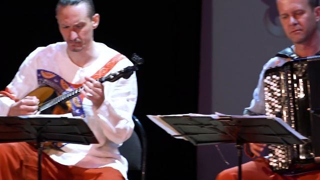 "Волга-фолк Бэнд" играет "Испанию"