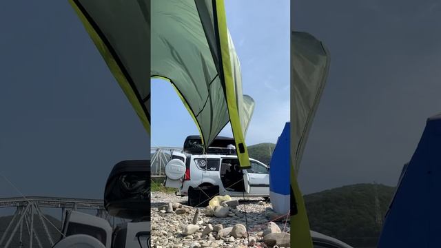 очень сильный ветер на пляже в палатке
