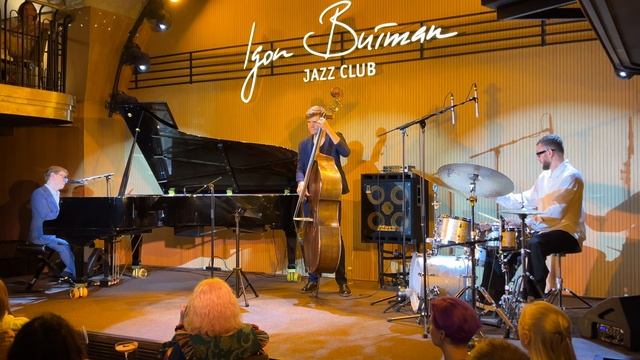 Олег Аккуратов