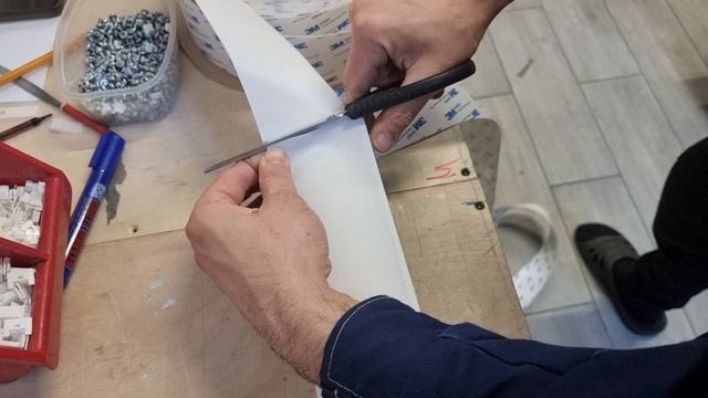 Как клеить липкую ленту на короб