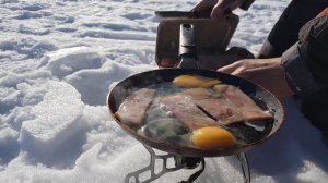 Русский завтрак на рыбалке. Russian food. Easter
