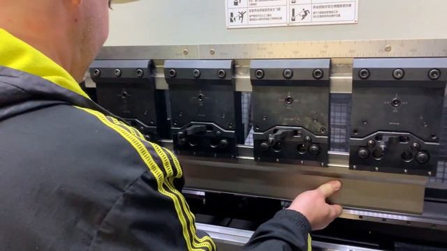 Установка инструмента на Листогибочный пресс MURATEC  BB6020