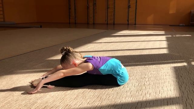 Упражнение "Складка". Детская Художественная Гимнастика