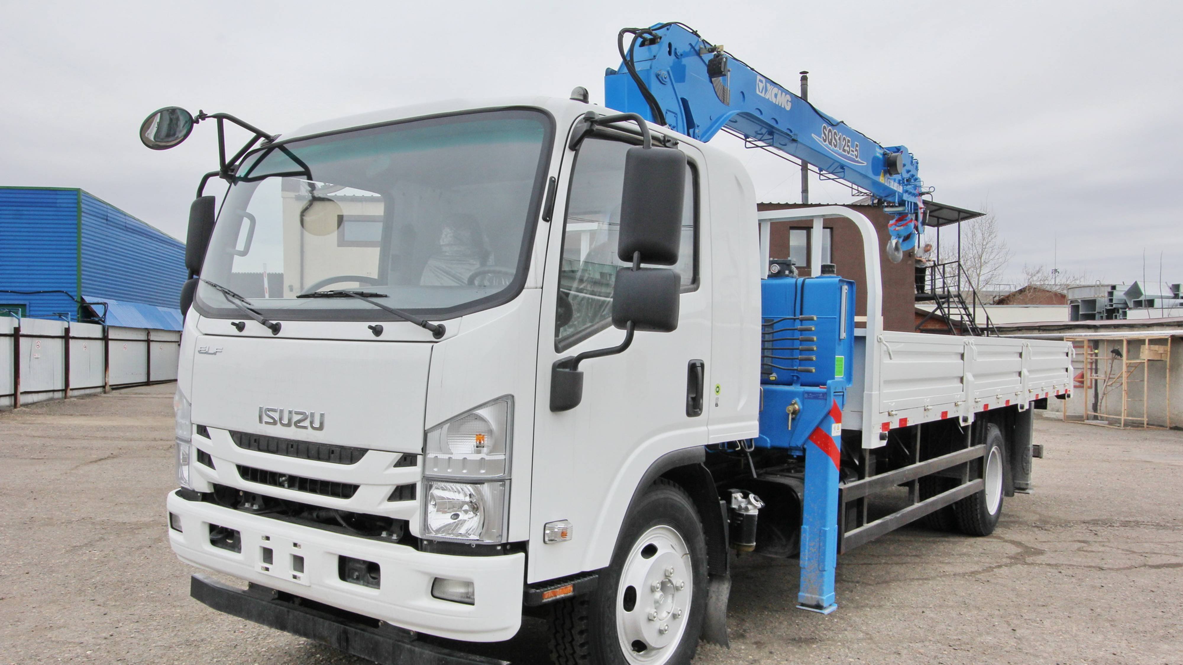 НОВЫЙ бортовой грузовик ISUZU с манипулятором XCMG 5 тн. 15, 7 метров.