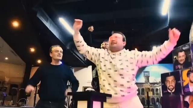 Программа "Я первый" игра взрослых.
Развлекательная юмористическая программа с драйвовыми играми.
