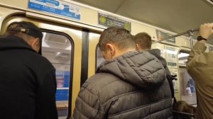 Весна в Минске, еду на метро смотреть на цветущую Немига (1)