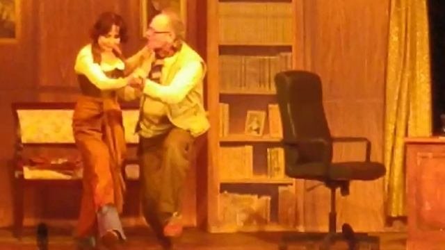 Фрагмент спектакля "Внимание на меня" (Д.Спиваковский - Д.Повереннова).mp4