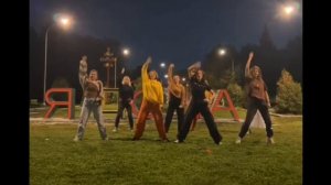 На всех прогулках у нас всегда с собой колонка и плэйлист zumba с любимыми треками 💃💃💃