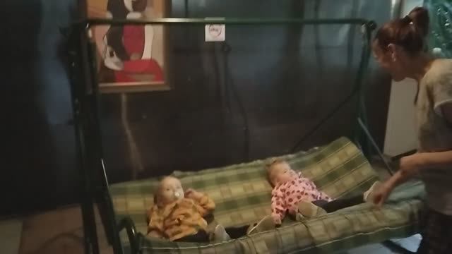 На качелях (4 октября 2024)